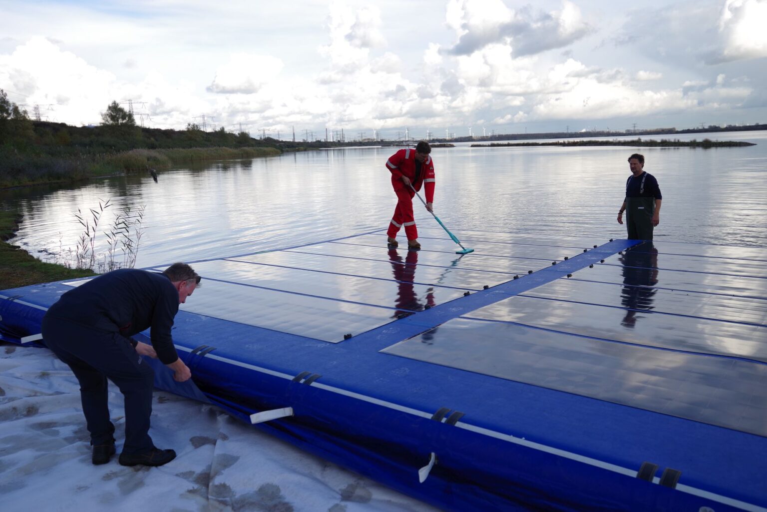 Midsummer supplies ultralight solar panels for Dutch offshore floating ...