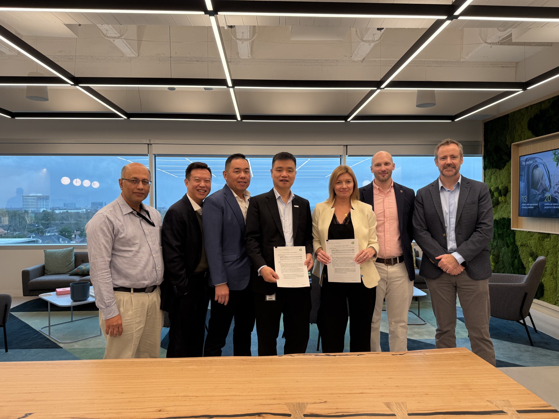 Seatrium and bp sign MOU for second deepwater Floating Production Unit ...